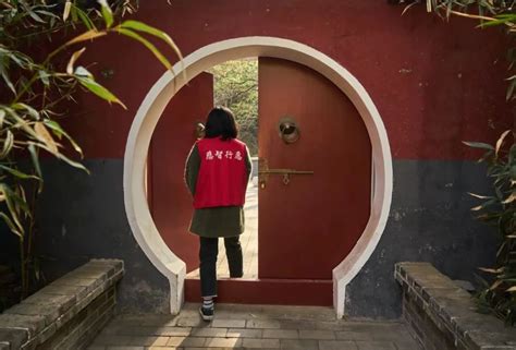 30岁裸辞去寺庙打工，月薪0元