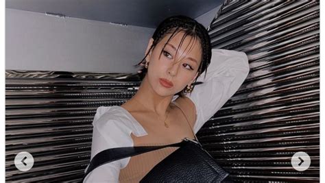 西内まりや抜群スタイル際立つタイトワンピ姿が女神格好いいし色気が凄い エンタメ ニュース クランクイン