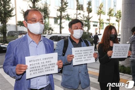 사진 고발인 조사 위해 출석하는 안진걸 소장 머니s