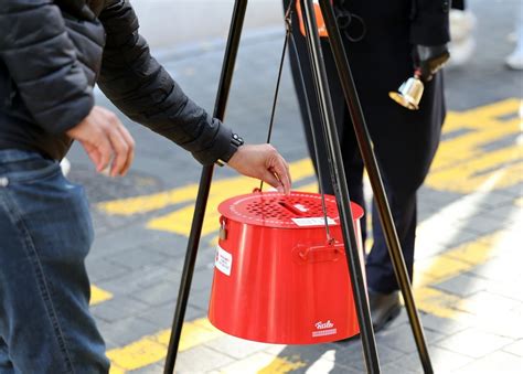 한파 녹이는 따듯한 손길…자선냄비 모금 시작 한국경제