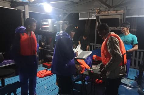 Kapal Pembawa 680 Ton Semen Tenggelam Di Kepulauan Meranti 9 ABK