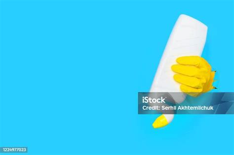 청소 서비스 개인 주택 및 사무실 건물의 청소 및 소독의 개념 청결은 건강의 열쇠입니다 가사 집안일에 대한 스톡 사진 및 기타