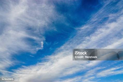 하늘을 가로질러 퍼지는 알토적운 구름 0명에 대한 스톡 사진 및 기타 이미지 0명 고적운 구름 Istock