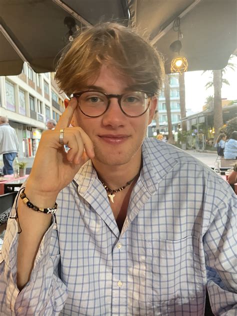 Pin By Santiago Mendez On Outfits Cute Guys With Glasses Blonde Guys