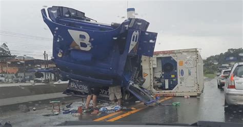 Caminhão Tomba E Danifica Mureta Na Br 470 Em Blumenau Misturebas News