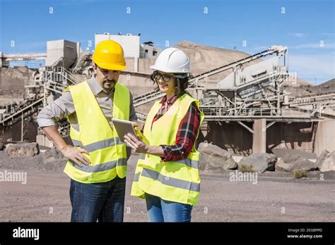 Female And Male Construction Workers Hi Res Stock Photography And Images Alamy
