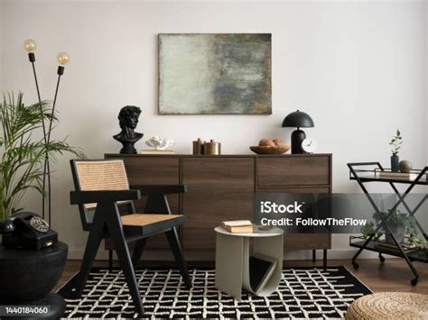 Pengomposan Kreatif Interior Ruang Tamu Dengan Bingkai Poster Mock Up