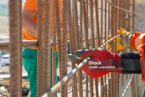 건설 노동자의 세부 사항 손 건설 작업을 위한 노동자 굽힘 강철 공사장 인부에 대한 스톡 사진 및 기타 이미지 공사장 인부 건설 산업 건설 현장 Istock