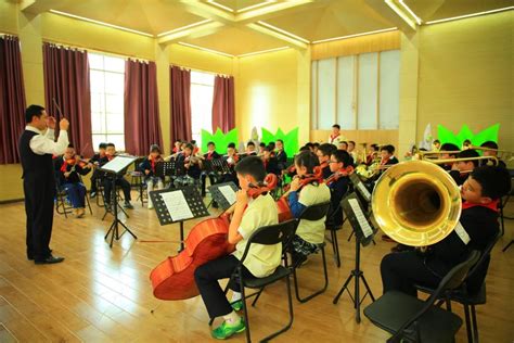 钟海燕实验小学 大山谷图库