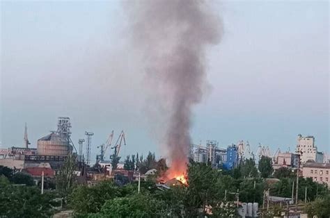 У Маріуполі пролунали вибухи в районі порту Читайте на Ukr Net