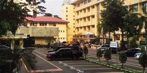 Sejumlah Personel Brimob Datangi Bareskrim Gunakan Kendaraan Taktis