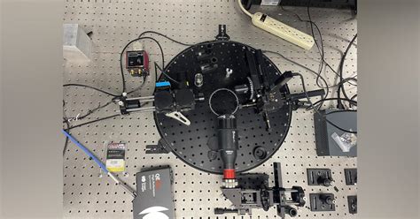 Combining Laser Scanning And Spectroscopy For Enhanced Nanolithography