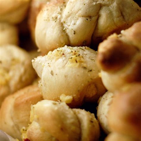 Customers Trash Pizzeria After Receiving Cheesy Garlic Knots