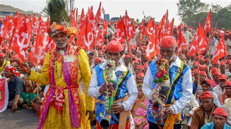 Kisan Long March In Pics 35000 Farmers Knock On Mumbais Doors With