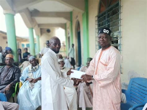 Honlawyer Mrsbarbara Oteng Gyasi Donates To Muslim Communities