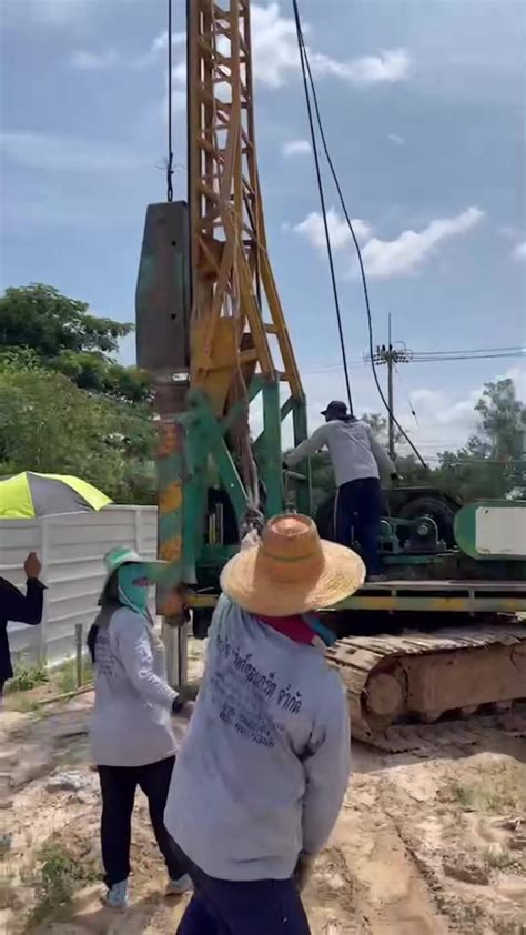 ตอกเสาเข็มความลึก 17 เมตร โครงการบ้านพักอาศัย 2 ชั้น สไตล์โมเดิร์น เครดิต บ้านคุณหมอณัฐ คุณแบ้