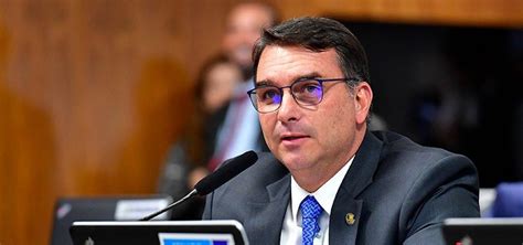 Flávio Bolsonaro Diz Que Confia Em Frederick Wassef Metro 1