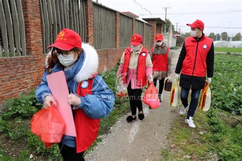 江苏南通基层防控网格员 织密一线防护网 人民图片网