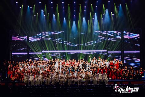 第十一届跃动青春街舞展演《光·遇》在南山上演演出文化活动