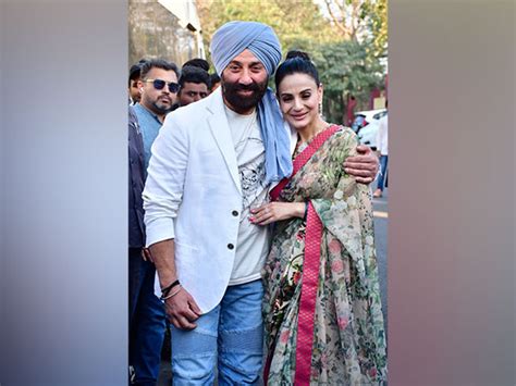 Team Gadar 2 Unveil Sunny Deol Ameesha Patel S Romantic Motion