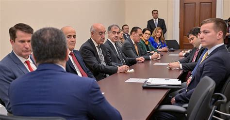 سەرۆکی حکومەت لەگەڵ هەردوو کۆنگرێسمان سێس مۆڵتن و براد شێرمان کۆبووەوە