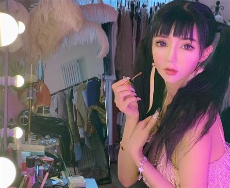 章泽天豪宅新女主晒性感写真博眼球，脸太奇怪被调侃女版刘梓晨
