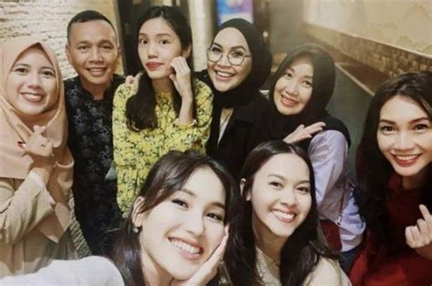 Ayu Ting Ting Dan Calon Suami Akhirnya Ketemu Saat Bukber Keluarga
