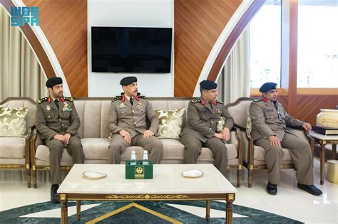 عام أمير المنطقة الشرقية يستقبل مدير شرطة المنطقة وعدداً من القيادات
