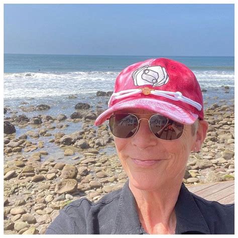 Jamie Lee Curtis Delights Fans With Sun Soaked Beach Photo Hello