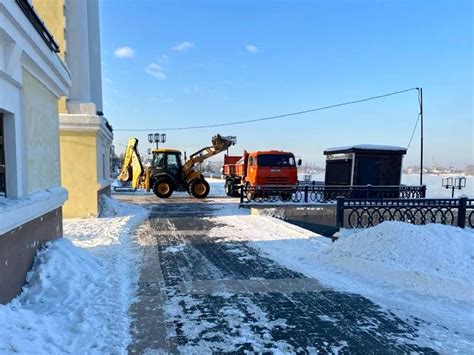 При уборке снега в Иркутске особое внимание уделяют подходам к ...