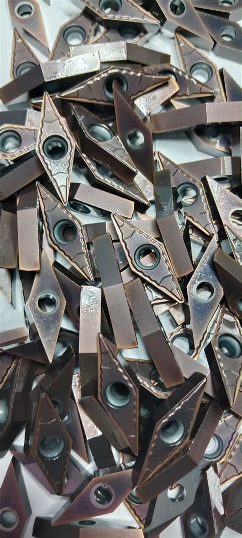 โรงกลึง เล็ก ๆ งบน้อยๆ เม็ดมีดกลึง V 16 R 04 หนักม่วง มือสอง สวย ๆ