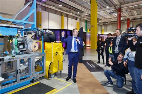 AWS Nei Robot Di Amazon All Operations Innovation Lab Di Ver