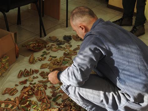 Зима для археологів зовсім не час для перепочинку адже саме в розпалі камеральна обробка