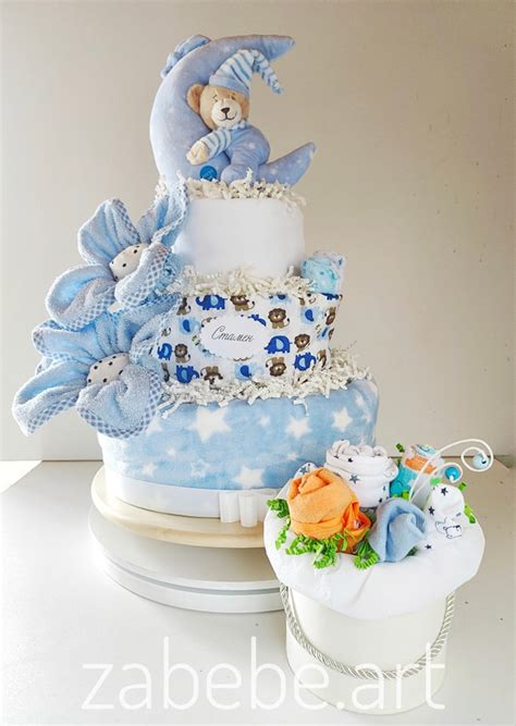 Богати на дрешки и памперси подаръци за новородено момченце