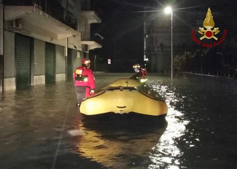 ANCORA MALTEMPO IN CALABRIA 40 EVACUATI NEL COSENTINO Radio NBC Rete