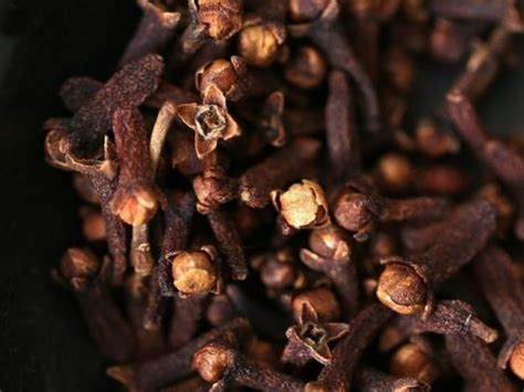 Benefits Of Eating 2 Cloves Daily Laung Khane Ke Fayde In Hindi