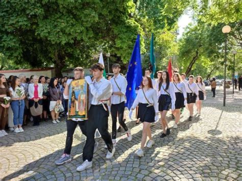 Хуманитарната гимназия даде начало на честванията на Кирил и Методий уча в Пловдив