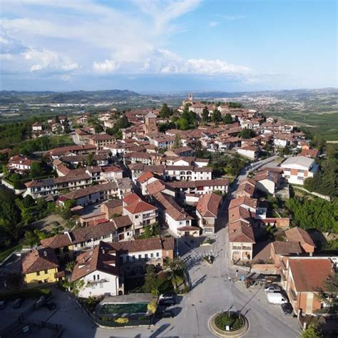 Magazine Fratelli Alessandria Cantina Storica Del Barolo A Verduno