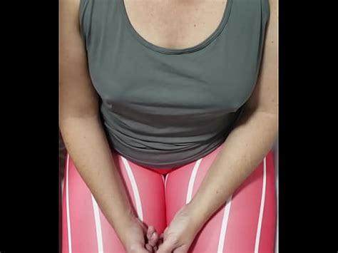 Coroa Gordinha Gostosa Bucetuda Traindo O Marido Corno Com Ele Assistindo A Mostrano Na Webcam