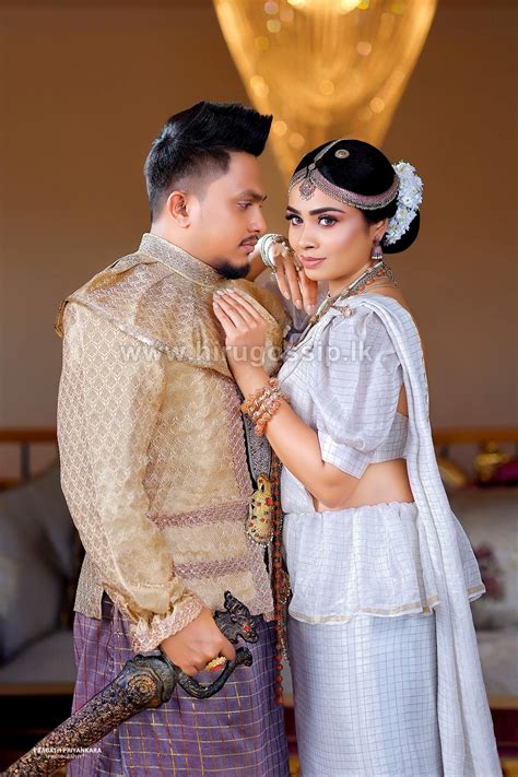 අඳුරගත්තද ඒ දෙන්නා ඔව් ඔව් මේ එයා තමා ” ගායක අශාන් ප්‍රනාන්දු මෙල්බන්වල ගත්තු රාජකීය විවාහ