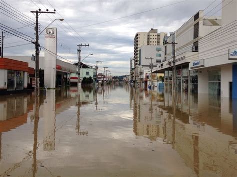 G Chuva em SC afeta abastecimento de água e luz em alguns municípios notícias em Santa Catarina