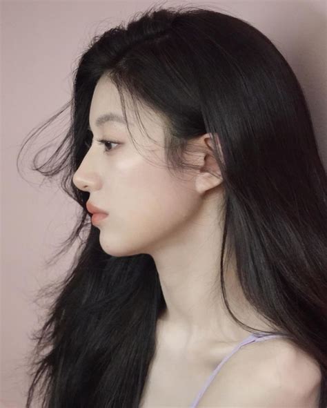 배우 고윤정 타이트한 원피스 은근한 가슴골 항아리골반 인별 안구정화 라이브스코어 라이브맨 실시간 라이브스코어