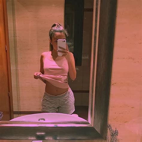 Malú 🦋 Malutrevejo • Photos Et Vidéos Instagram Mirror Selfie