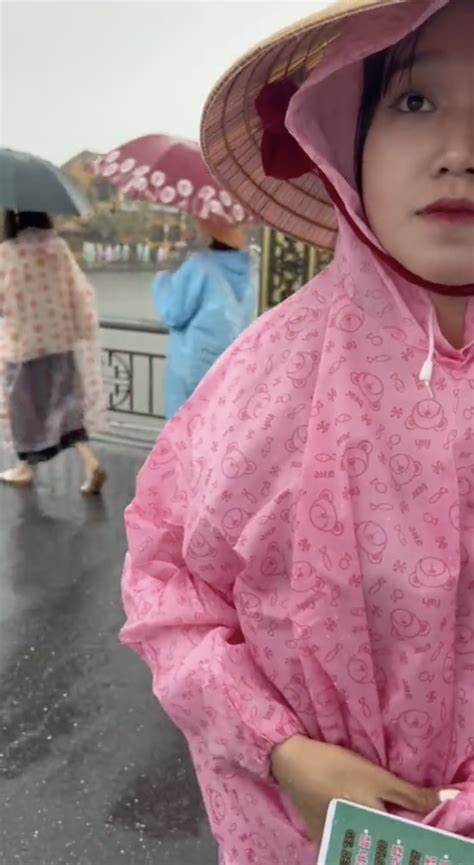 Video Wanita Vietnam Fasih Cakap Bahasa Melayu Masa Terangkan Kedai
