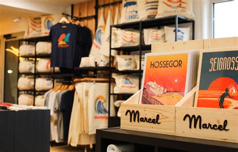 Marcel Travel Posters Centre Ville à HOSSEGOR Commerces et Services