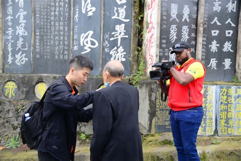 外国青年导演拍重庆民居民歌民风 2023“看中国·外国青年影像计划·重庆行”启动 重庆日报网