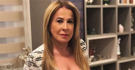 Zilu Camargo Posta Montagem Ousada E Mostra Bumbum Perfeito Na Web