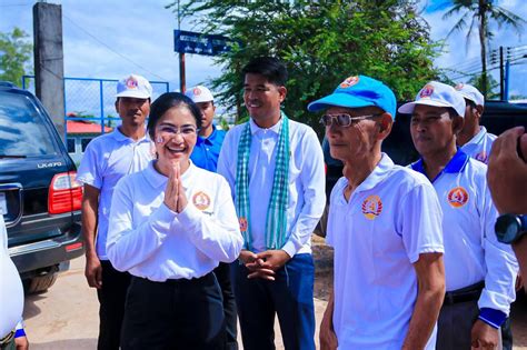 ទិដ្ឋភាពប្រជាពលរដ្ឋយ៉ាងច្រើនកុះករចូលរួមពិធីបើកយុទ្ធនាការឃោសនាបោះឆ្នោតជ្រើសតាំងតំណាងរាស្ត្រ