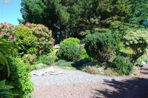 318 Memory Ln Brookings Or 97415 Redfin