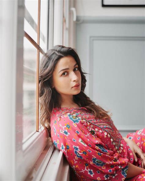 Alia Bhatt Says Cant Stop Wont Stop In Latest Snap Flaunts